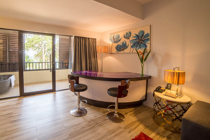 COUPLE SUITE – Sand & Sandals